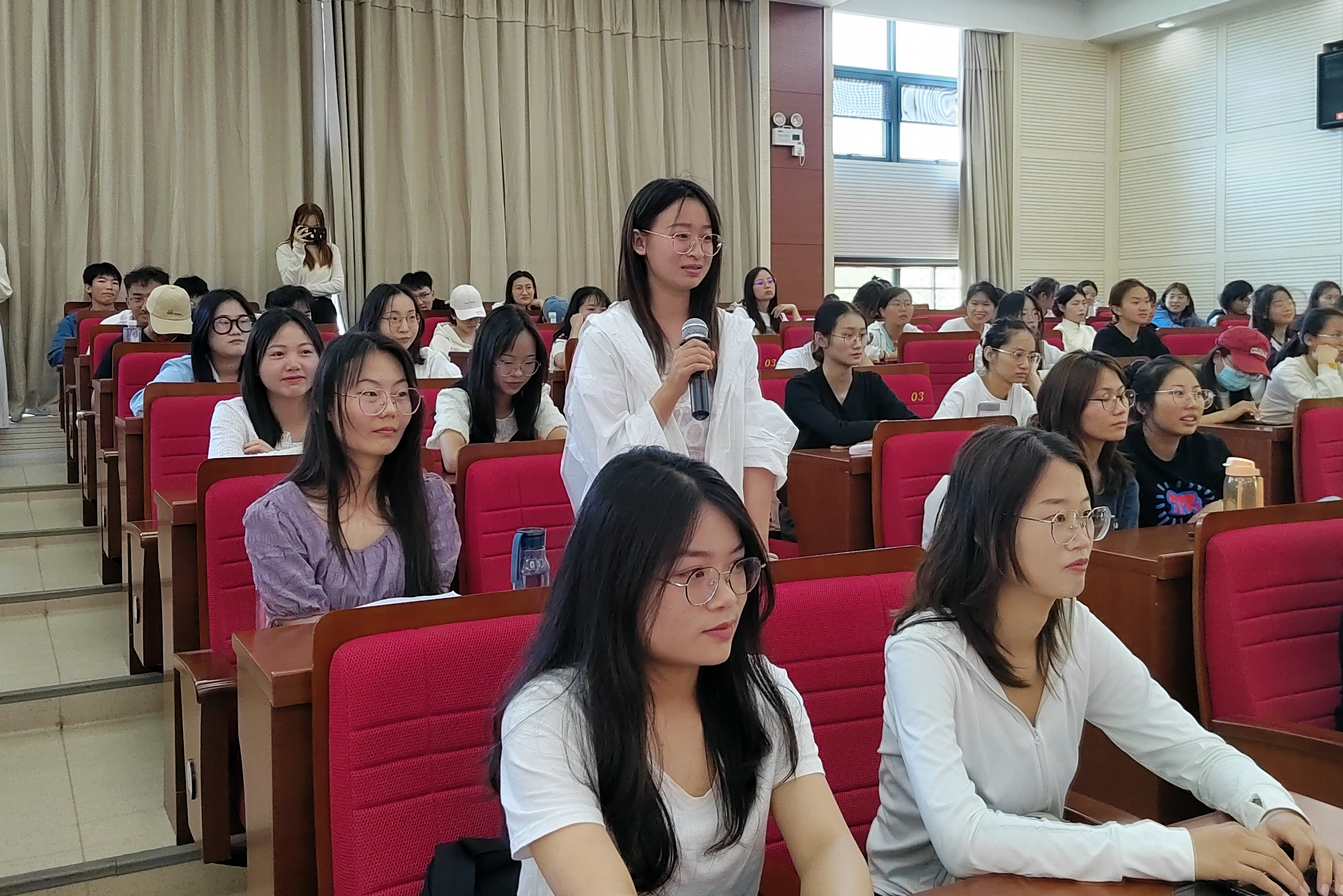 菲利宾三一大学Emerson Galang Aliswag教授应邀为医学院作学术讲座-昆明学院医学院